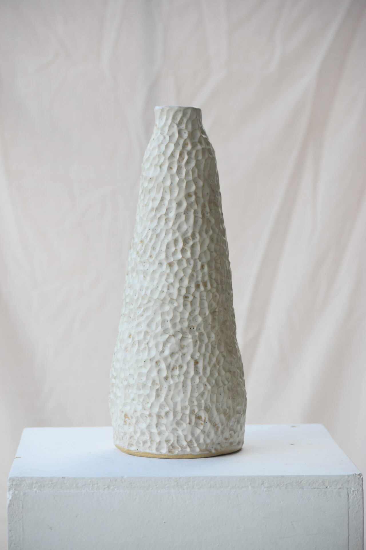 White Carved Vessel – Gloss – Tarnanthi Art Fair
